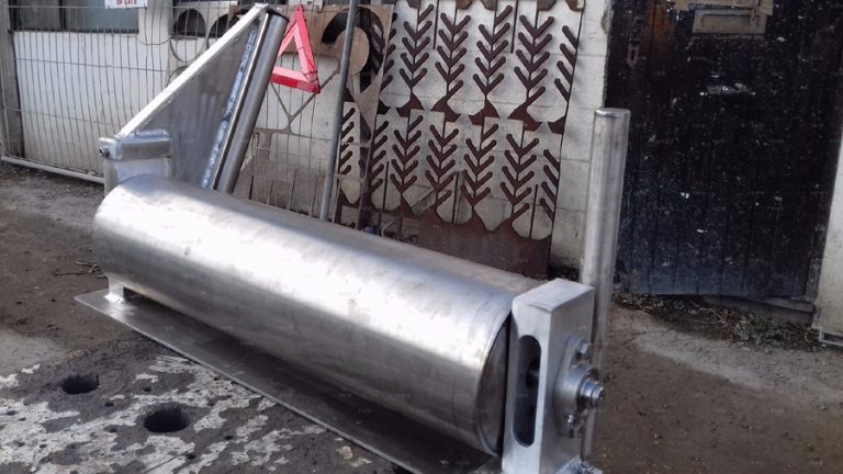 Jr Gunwhale Roller | Sovereign Workboats ShorehamSovereign Workboats ...